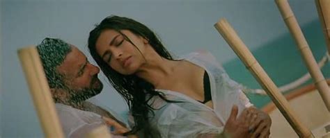 Naked Deepika Padukone In Race 2