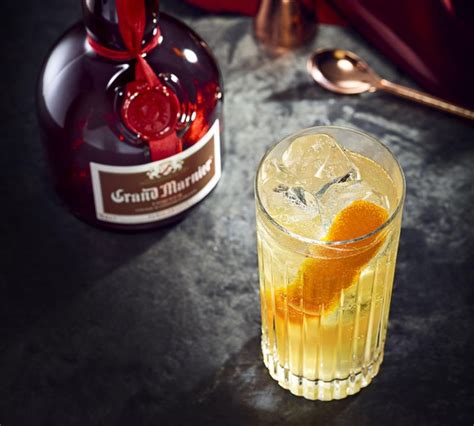 8 Cocktail-Rezepte mit Grand Marnier. Und das für Crêpes Suzette auch!