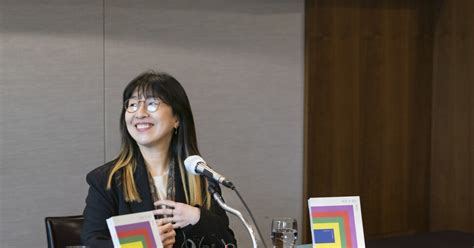 ‘아동문학계 노벨상 이수지 작가 “한국 그림책 역동성 세계가 주목”