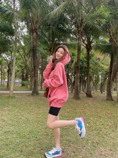 Guan Xiao Tong House Clothes Korean Girl Photo Girl Photos Olivia Poses Nara Pretty