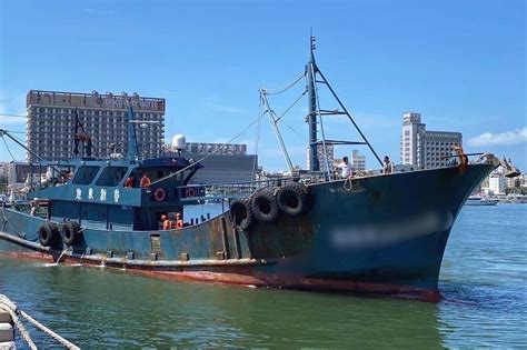 中國籍漁船越界拒檢 澎湖海巡押返馬公港留置調查 上報 Line Today