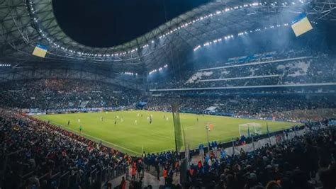 Фанаты напали на автобус команды Лион АЯЗНАЛ