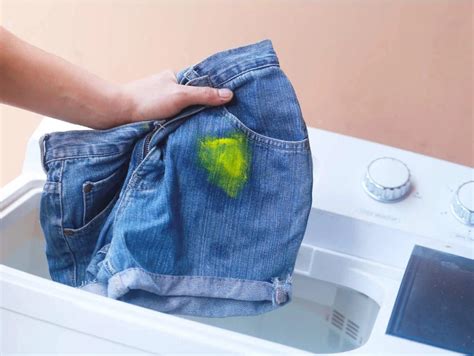 Методи виведення фарби з одягу чим допоможе хімчистка