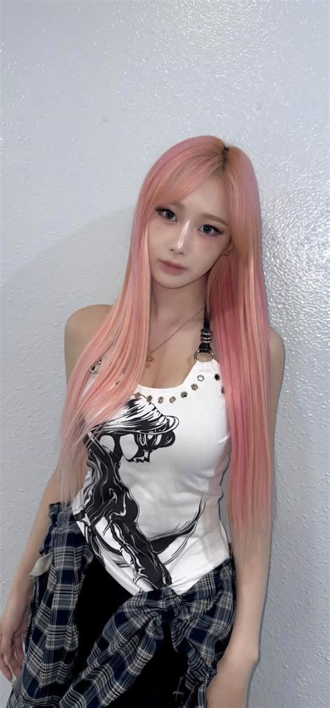 Pin By Michelle Us On Aespa Pink Hair Giselle Korean Hairstyle