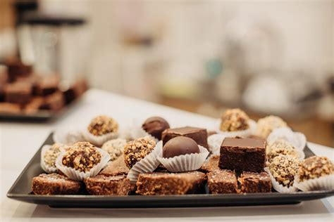 무료 사진 초콜릿 케이크 수 제 쿠키 월 넛 초콜릿 맛 있는 음식 사탕 달콤한 베이킹