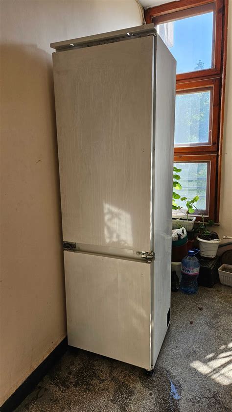 Хладилник с фризер Whirlpool за вграждане гр София Слатина • Olx Bg