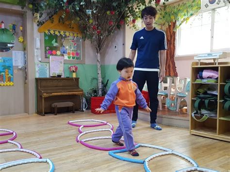유아체육 어린이레크리에이션게임 쵸코선생님과 함께하는 신나는 유아체육 기차달리기 레크레이션 스텝사다리 게임 네이버 블로그