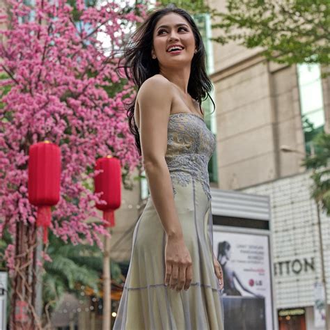 Fasha Sandha Reveals An Important Detail About Her Wedding Using The New Huawei P30 Phone