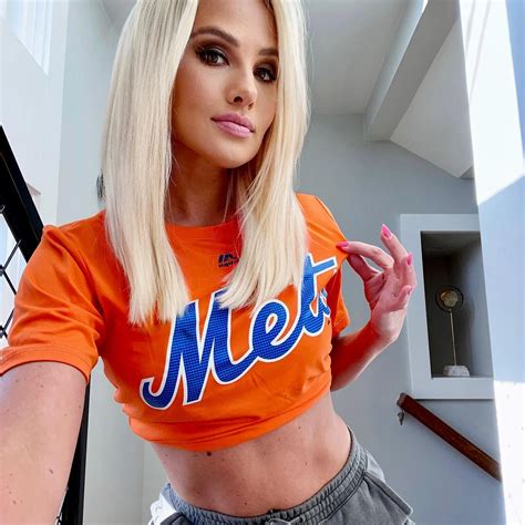 Tomi Lahren Biography Height And Life Story Super Stars Bio