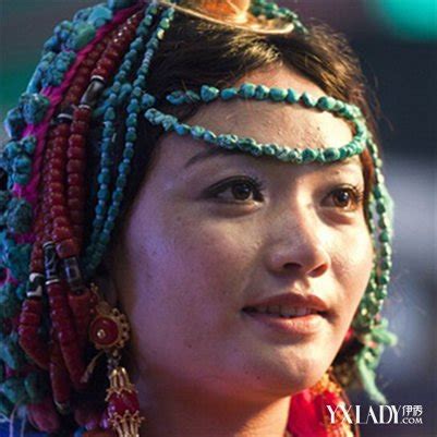图藏族辫子发型扎法图解展示 为你介绍不一样的藏族美人 藏族辫子发型扎法图解 伊秀美容网 yxlady