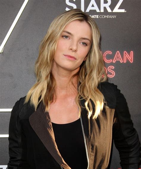 Betty Gilpin “american Gods” Premiere In Los Angeles 4202017
