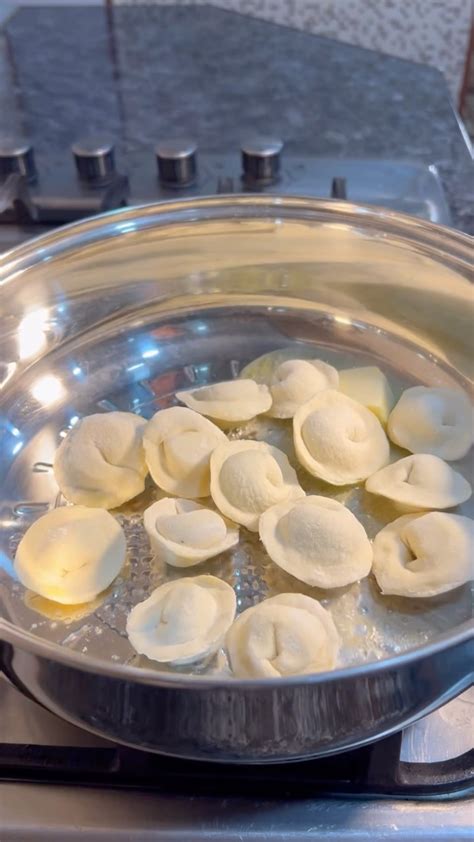 Natia Maisuradze პელმენის სუპი😋 30გრ კარაქი 500 გრ პელმენი 200 მლ