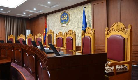 Хөдөлмөрийн тухай хууль Үндсэн хууль зөрчсөн эсэх маргааныг хянан шийдвэрлэхээс татгалзлаа