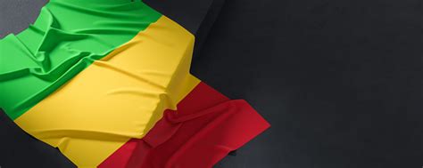 말리의 국기 패브릭 질감의 말리 국기는 어두운 배경에 고립되어 있습니다 3d 일러스트레이션 0명에 대한 스톡 사진 및 기타 이미지 Istock