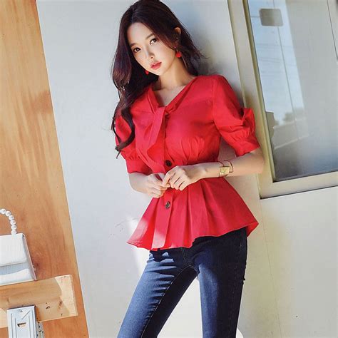 Badu Bg Dabuwawa Елегантна червена блуза с копчета за вратовръзка с V