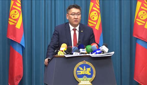 Сангийн сайд Б Жавхлан ХНХ ын сайд Х Булгантуяа нар мэдээлэл хийж байна E Mn