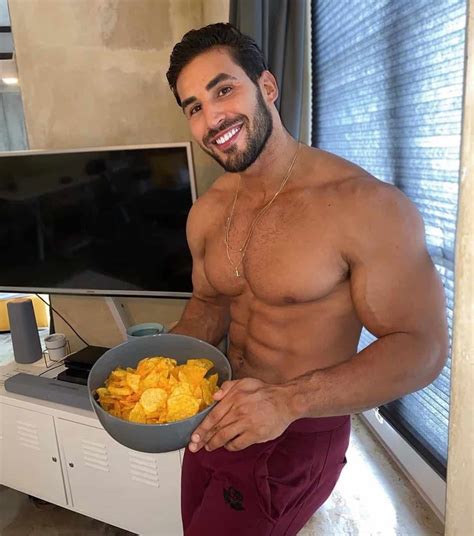 72 Most Common Photos Used By Romance Scammers Profacefinder Face