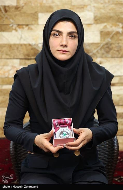 اهدای مدال بانوی مدال آور کشتی آلیش به شهید طهرانی مقدم عکس خبری تسنیم