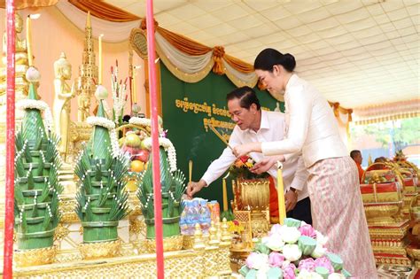 រដ្ឋបាលរាជធានីភ្នំពេញ បានរៀបចំពិធីសូត្រមន្ត រាប់បាត្រព្រះសង្ឃ ចំនួន ៧៥ អង្គ ក្នុងន័យចូលរួម