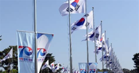 국립대전현충원 6·25전쟁 70주년 엠블럼 배너 설치