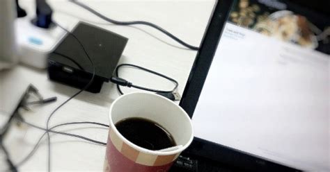 커피 1잔 시키고 4인석 노트북·전기방석 세팅하루종일 있다 가네요”