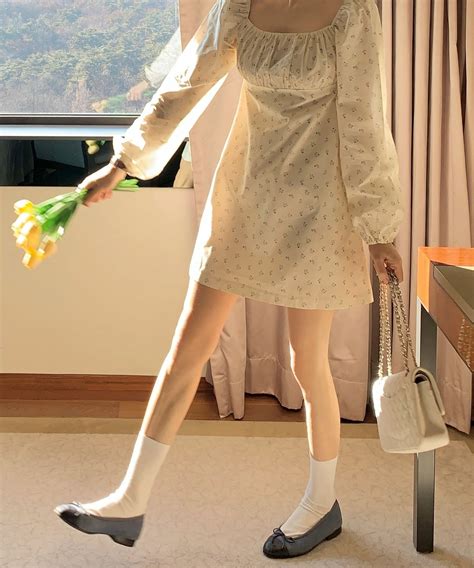 나요 Nayo 여자옷가게 귀여운 꽃 패턴의 오프숄더 밴딩 미니 원피스 귀여우면서 섹시한 느낌 가득 봄느낌 가득한 옷