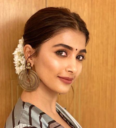 Top 5 Best Hairstyles Of Pooja Hegde For Your Perfect Occasion Iwmbuzz