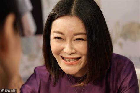 43歲央視女主持王小騫現身 與熒幕上判若兩人 每日頭條