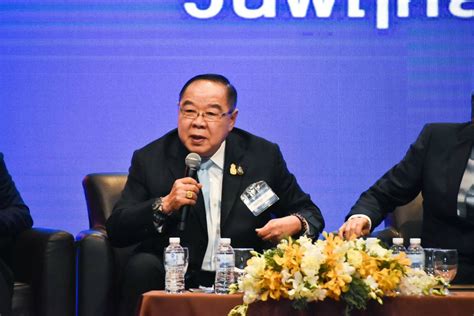 เปิดประวัติ พล อ ประวิตร วงษ์สุวรรณ หลังนั่งเก้าอี้รักษาการนายกรัฐมนตรี