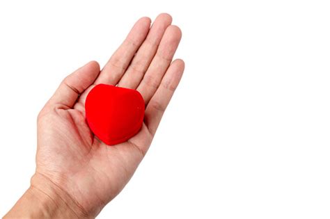 손으로 흰색 배경에 고립 된 링에 대 한 빨간 벨벳 상자를 들고 기념일에 대한 스톡 사진 및 기타 이미지 기념일 놀라움