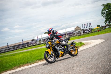 Tvs Apache Rtr 310 First Ride Review More Of Everything Motoring World