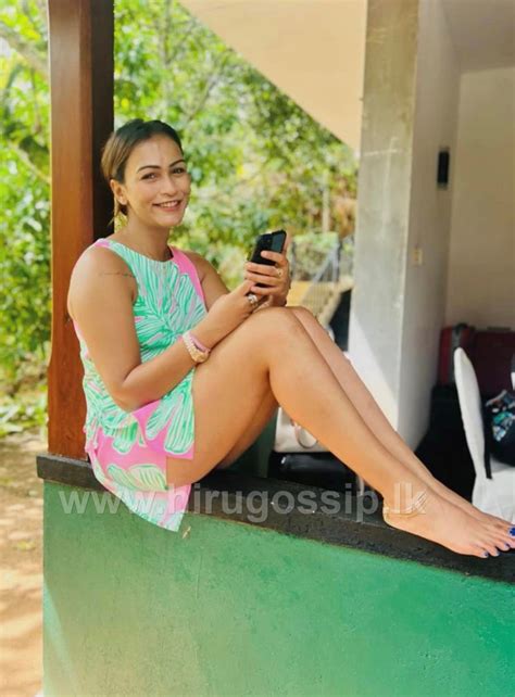 මම ඔයාව මුලින් මුණගැහෙනකොට මෙහෙම කෙනෙක් කියලා දැනන් හිටියේ නෑ මට