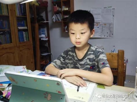 【湖南】卜勉旃 《家乡的春天》指导老师：向宇花店
