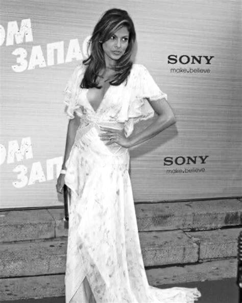 Chronicles Eva Mendes Born On March 5 1974 In Miami Florida Has