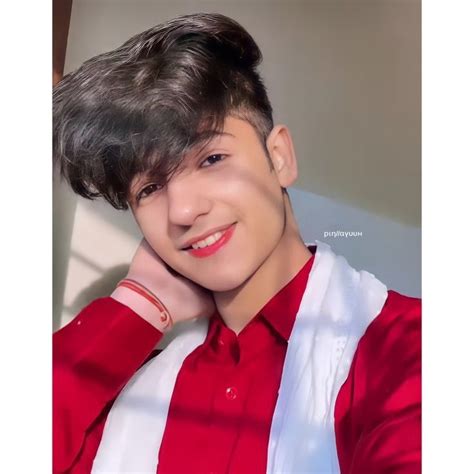 Pin By Gauri On Tarun Kinra In Blonde Girl Selfie New Girl Pic Cute Girl Photo