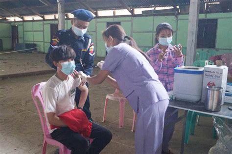 ငါန်းဇွန်မြို့နယ်တွင် အသက် ၁၈ နှစ်ပြည့်ပြီးသူများအား ကိုဗစ် ၁၉ရောဂါ ကာကွယ်ဆေးထိုးနှံပေး