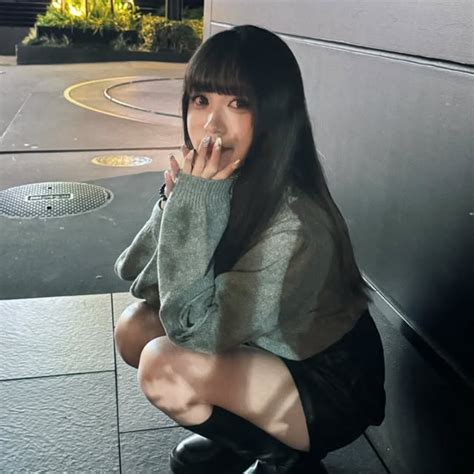 康 Xx Niing • Threads Say More