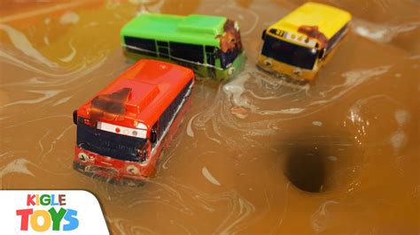 베이비버스가 흙탕물에 빠졌어요 자동차 장난감 소방차 구조대 키글 토이 Kigle Toys Youtube