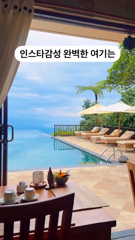 주이 여행 꿀팁 ️알찬 여행코스 시드니에가면 맛있게 먹어야징🇦🇺 1️⃣ 뷰 맛집으로 너무 덥지 않으면 테라스에 앉는걸 추천 굴 신선하고 고기 맛있음 2️⃣ 찐 고기