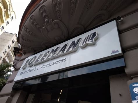 Fachada Em Acm Com Adesivo Liber Luminosos