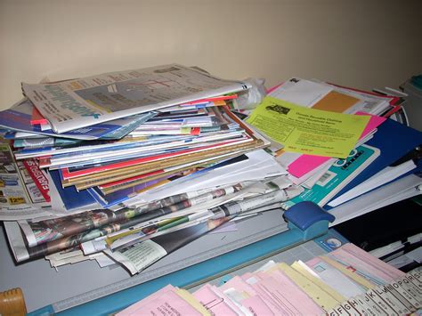 How To Clear Up Office Clutter