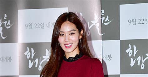 [포토엔]김희정 보디라인 드러나는 초밀착 원피스 입고