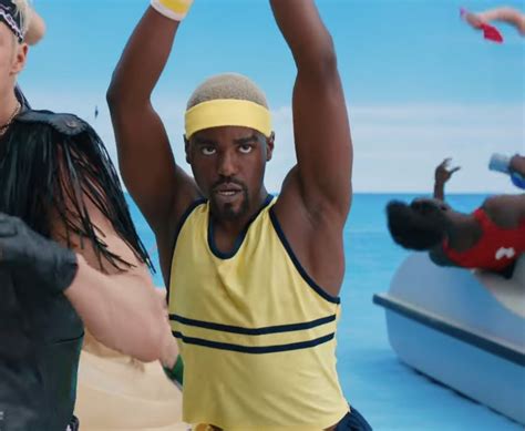 El Actor De Sex Education Que Aparece En El Trailer De Barbie Rock Pop