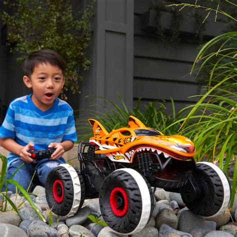 Hot Wheels Monster Trucks Unstoppable Tiger Shark