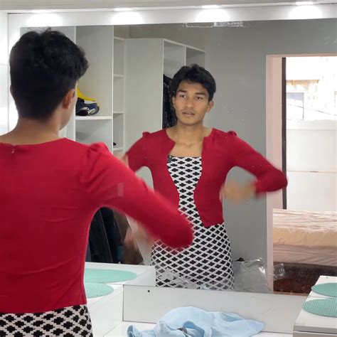 Madre Encuentra A Su Hijo Usando Vestido Madre Encuentra A Su Hijo Usando Vestido By