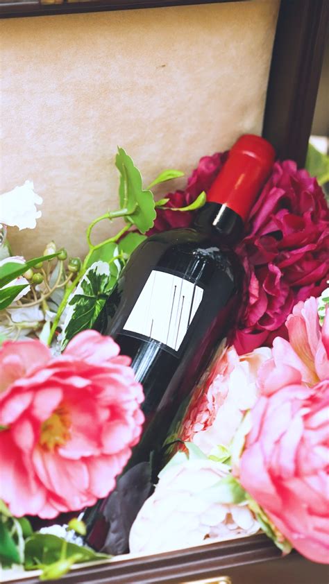 햇살이 따스하게 내리는 주말 오후 편안한 분위기에 와인 한 잔 어때요🍷 생산부터 브랜딩까지 탑이 직접 꼼꼼하게 신경 쓴 와인 브랜드 티스팟이 여러분을 기다립니다