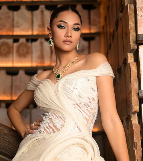 Aliyya Memon 👩🏽‍🎨 Makeup Artist Pune And Mumbai 𝑩𝒐𝒍𝒅 𝒃𝒆𝒂𝒖𝒕𝒊𝒇𝒖𝒍 𝒂𝒏𝒅