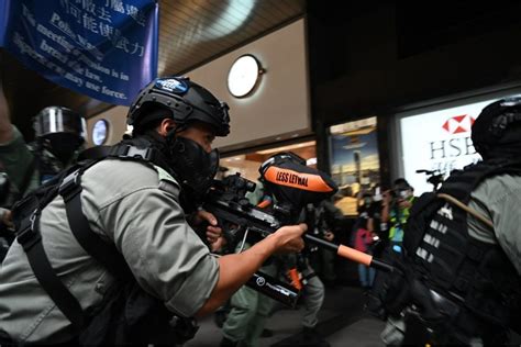 香港國歌法二讀》三百多人遭捕年紀最小14歲 立法會定六四紀念日三讀 信傳媒