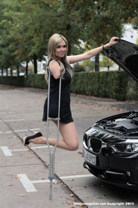 Красотки Ампути и машина