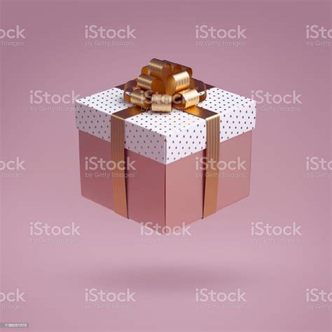 황금 리본 활 3d 포장 선물 상자 로맨틱 한 축제 클립 아트 핑크 배경에 고립 여성 아이콘입니다 단일 개체입니다 추상적 인 상업 개념 3차원 형태에 대한 스톡 사진 및